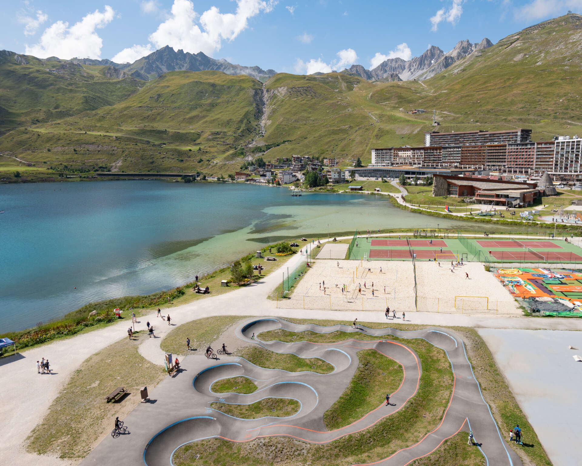 Tignes, ski area to discover with your family