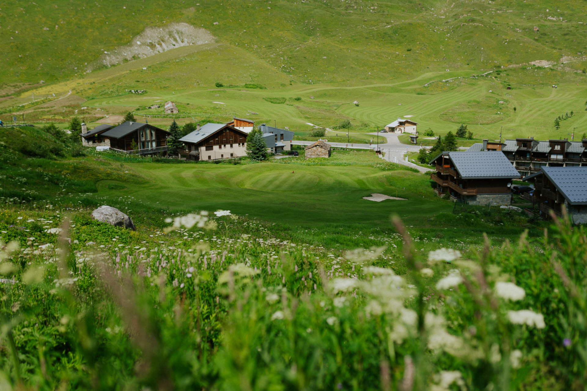 Tignes golf course: behind the scenes of its preparation